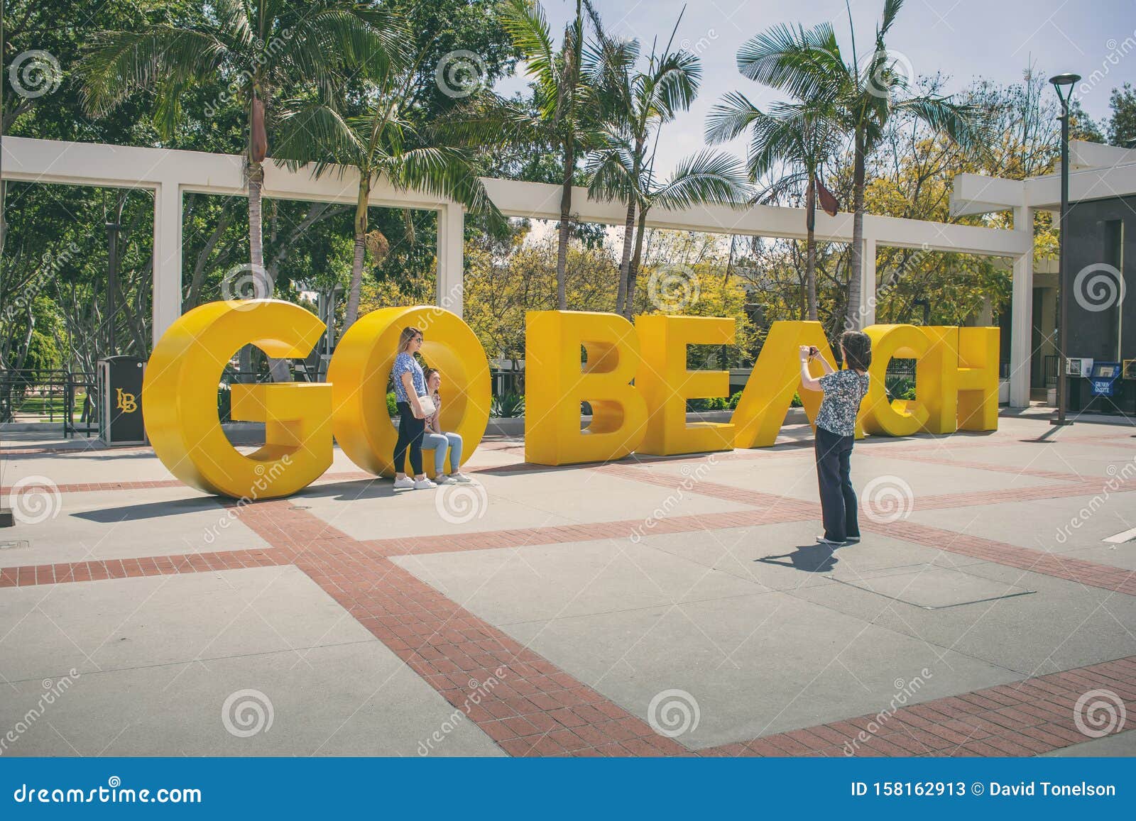 Letrero Go Beach En Cal State Long Beach Foto de archivo editorial ...