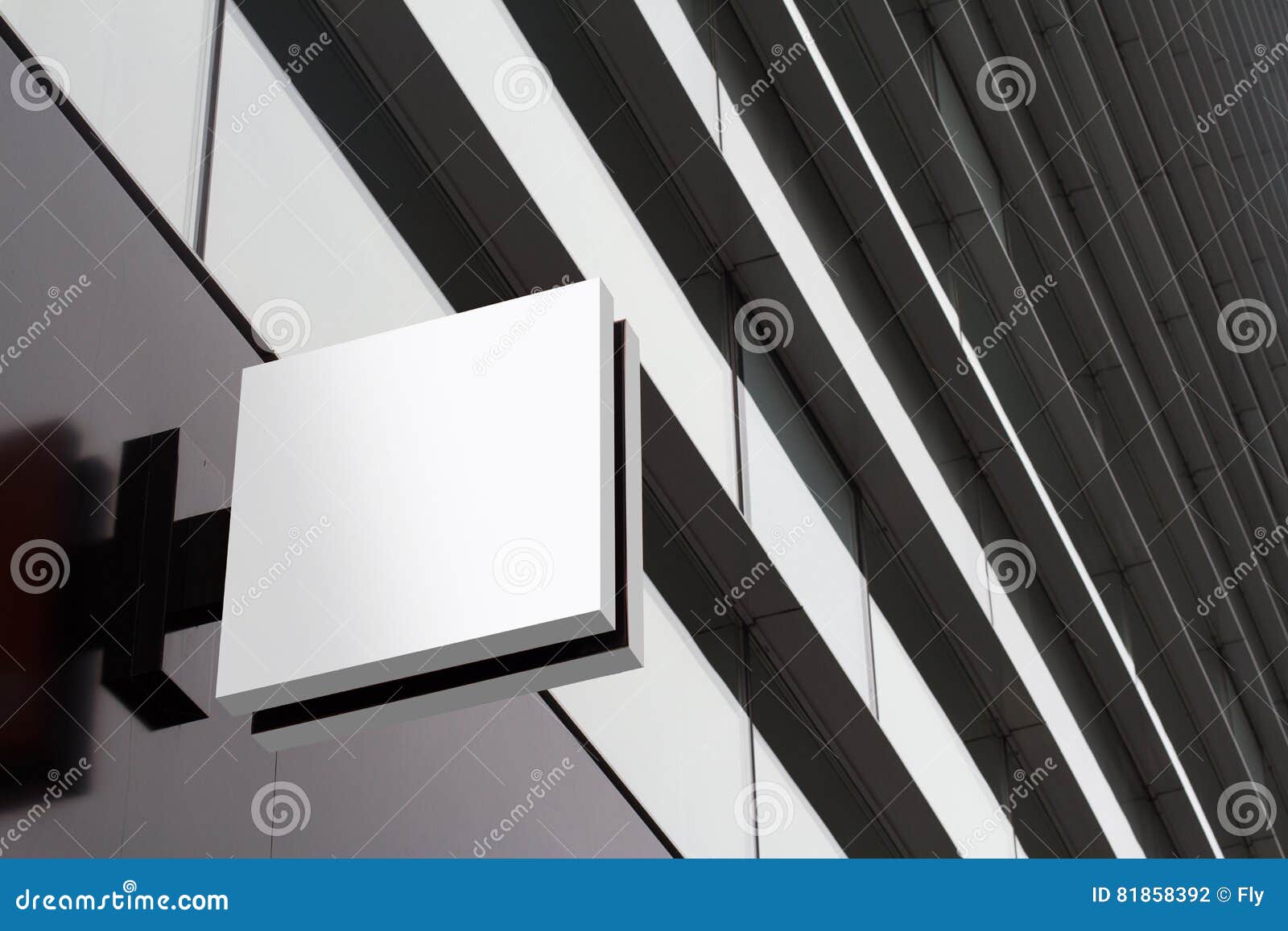 Letrero Vacío Cuadrado En Un Edificio Con Arquitectura Moderna Foto de ...