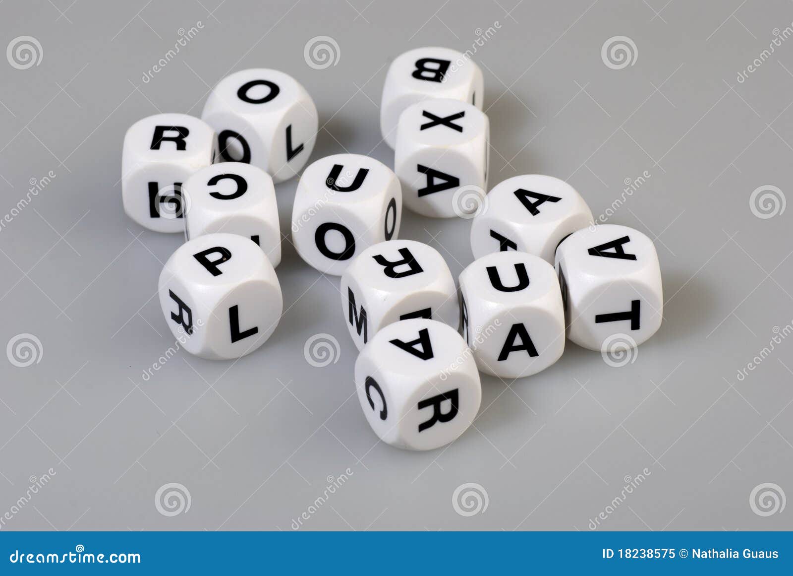 Lettere dei dadi immagine stock. Immagine di immagine - 18238575