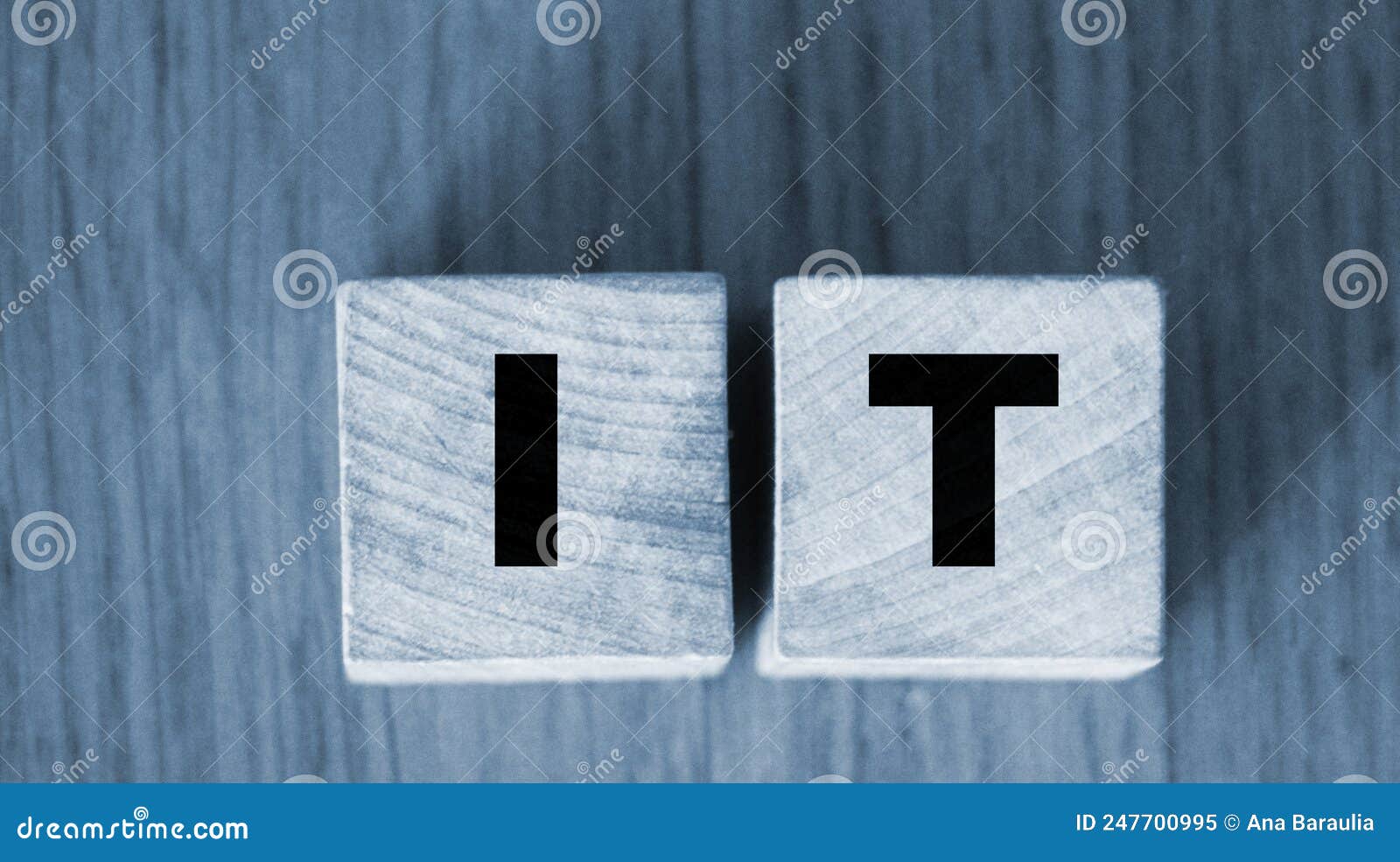 It Letters on Wooden Cubes. Information Technologies Business Concept ...