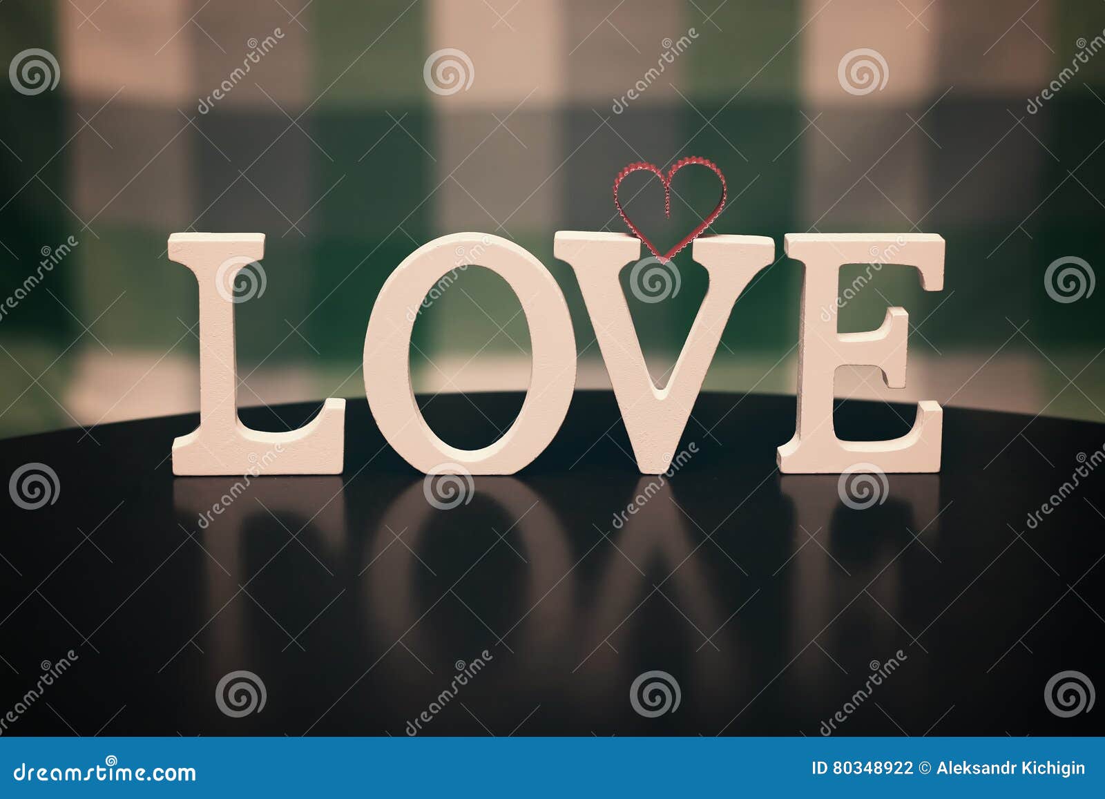 Lettre Des Textes De Forme D'amour Photo stock - Image du conception ...