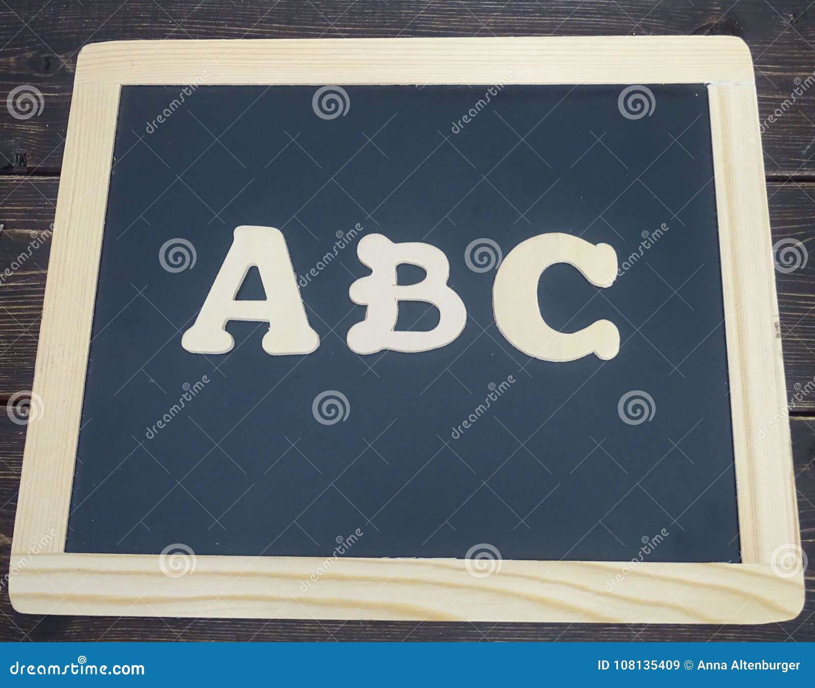 Lettres D'ABC Sur Un Tableau Image stock - Image du école, alphabet ...