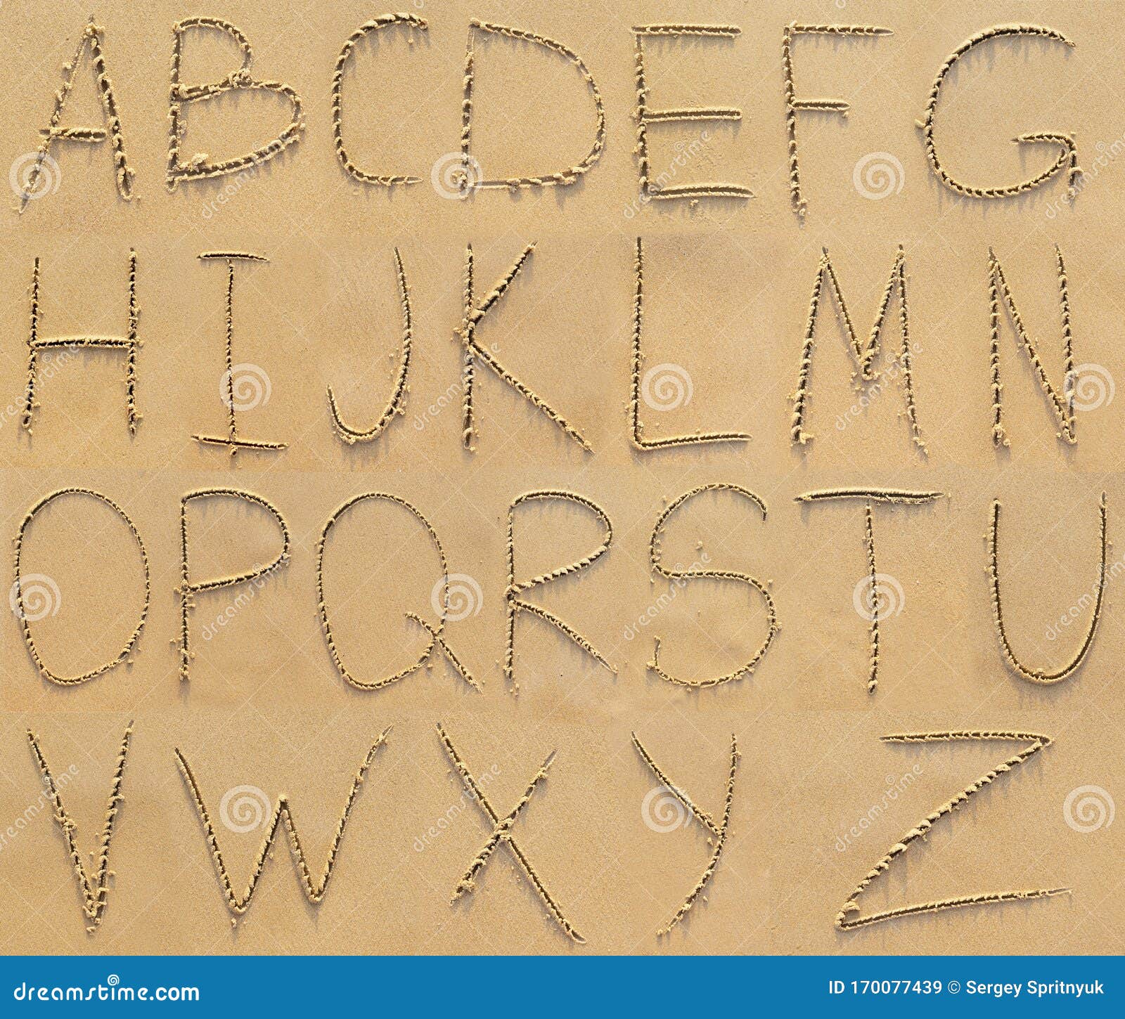 Lettres De L'alphabet Manuscrites De Sable Sur La Plage Image stock ...