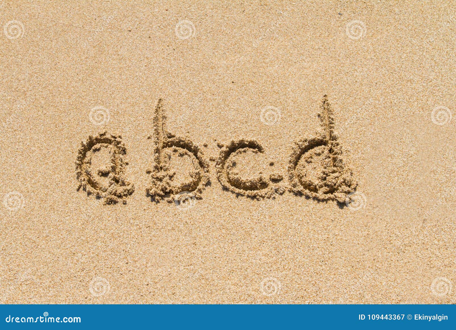 Lettres Minuscules D'alphabet Sur Le Sable Image stock - Image du ...
