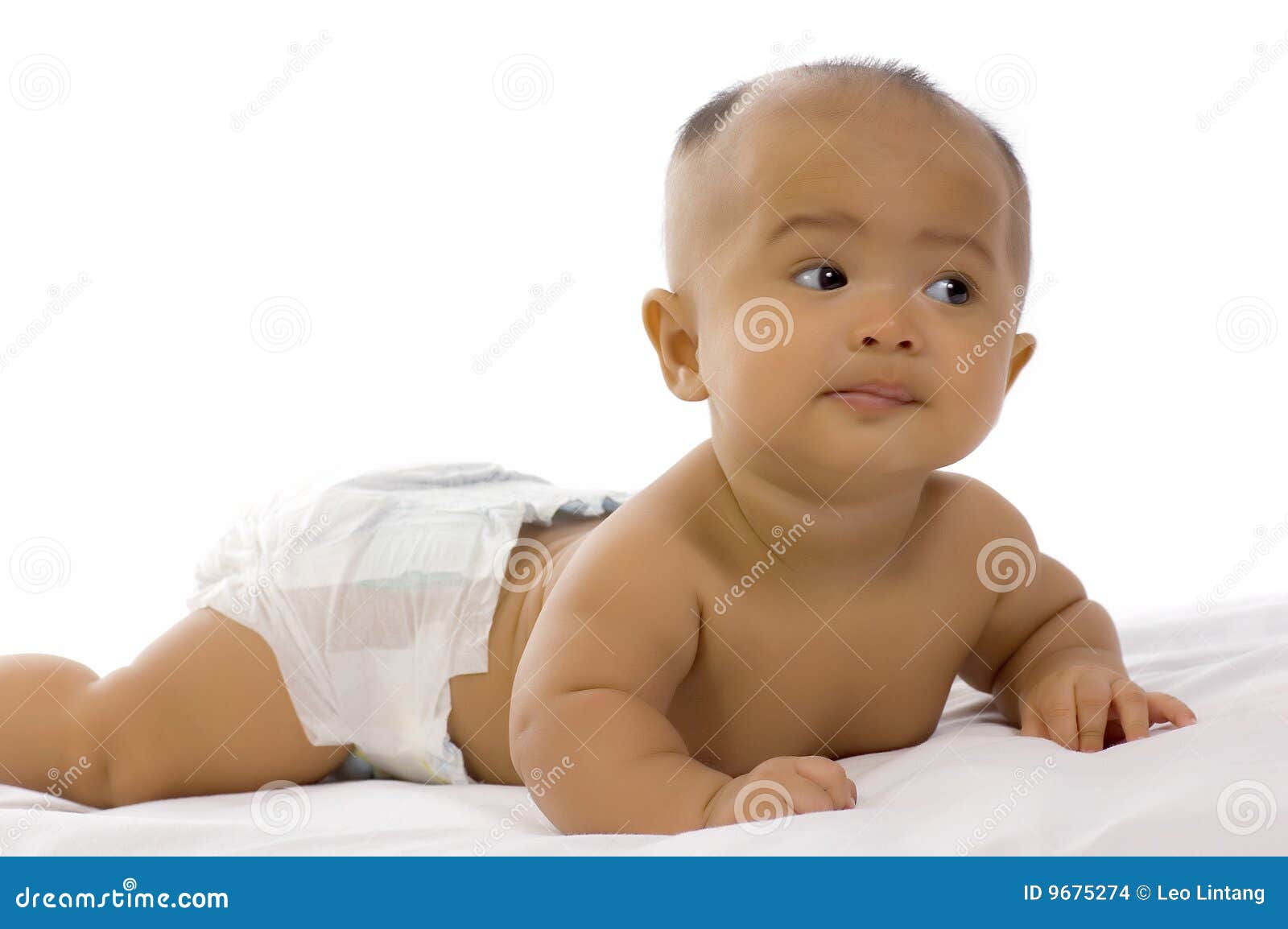 Leuke Baby Met Luier Op Witte Achtergrond Stock Foto - Image of leuk ...