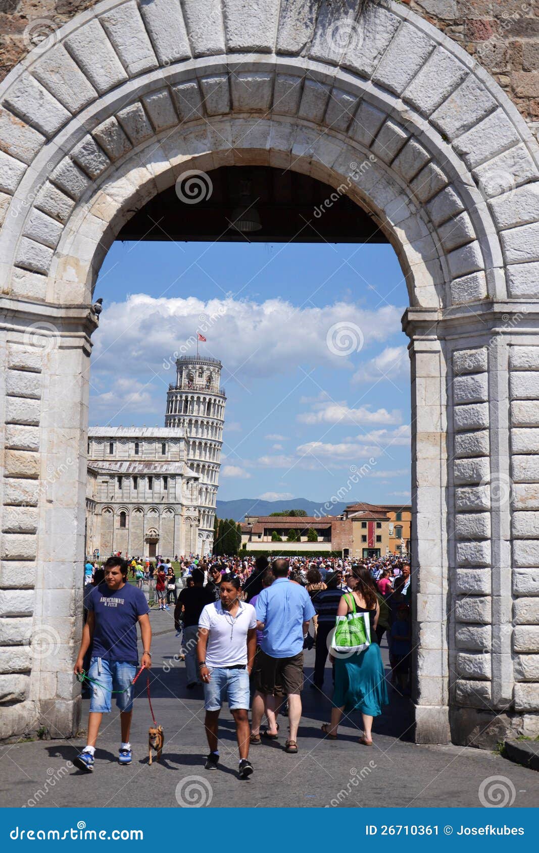 Leunende Toren Van Pisa, Rome Redactionele Foto - Image of poort, klok ...