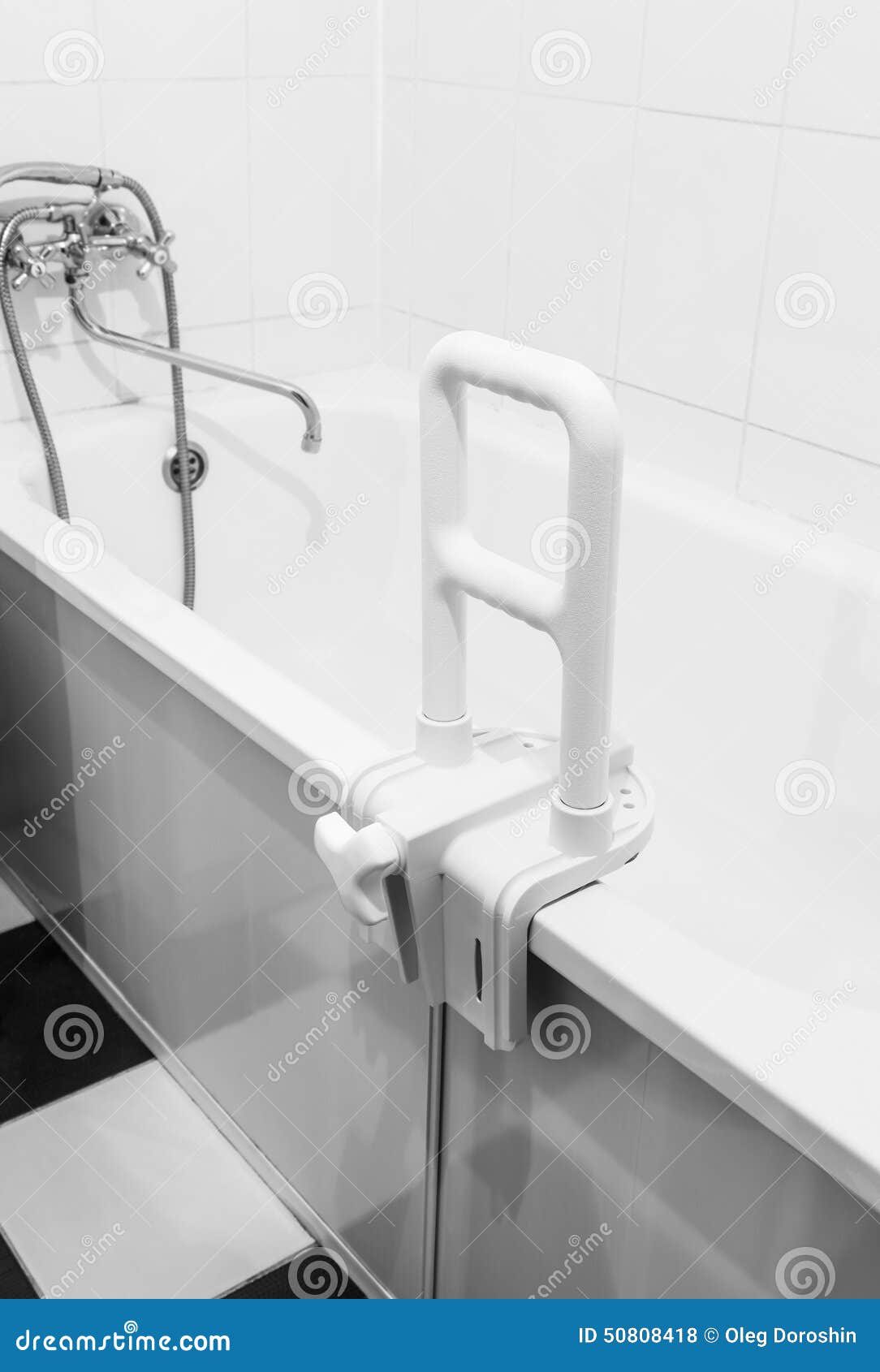 Leuning Voor Gehandicapte En Bejaarde Mensen in De Badkamers Stock Foto ...