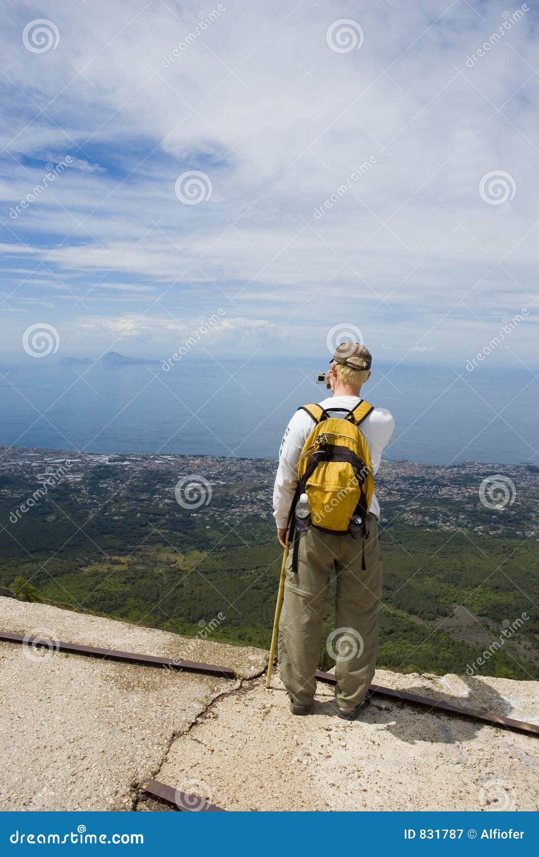 Leute, Die Das Panorama Betrachten Stockbild - Bild von golf, meer: 831787