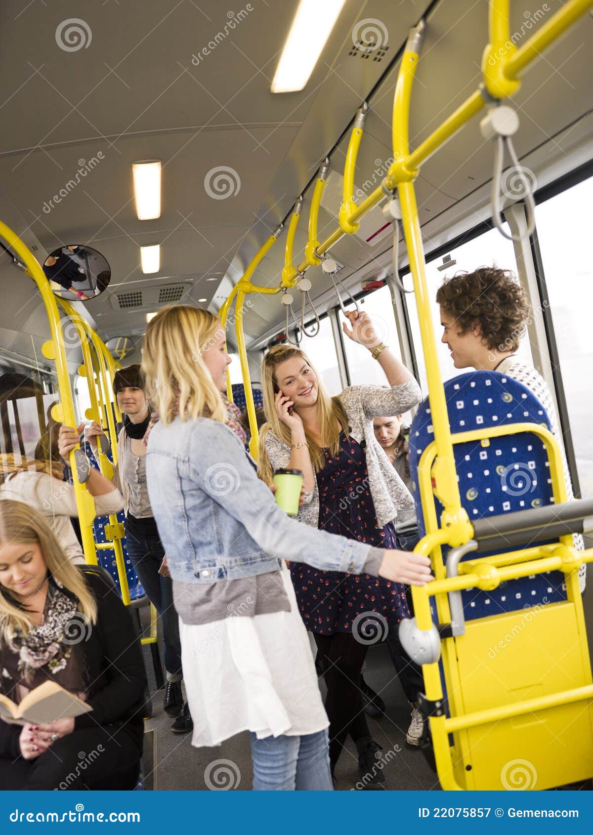 Leute in einem Bus stockbild. Bild von verkehr, leute - 22075857