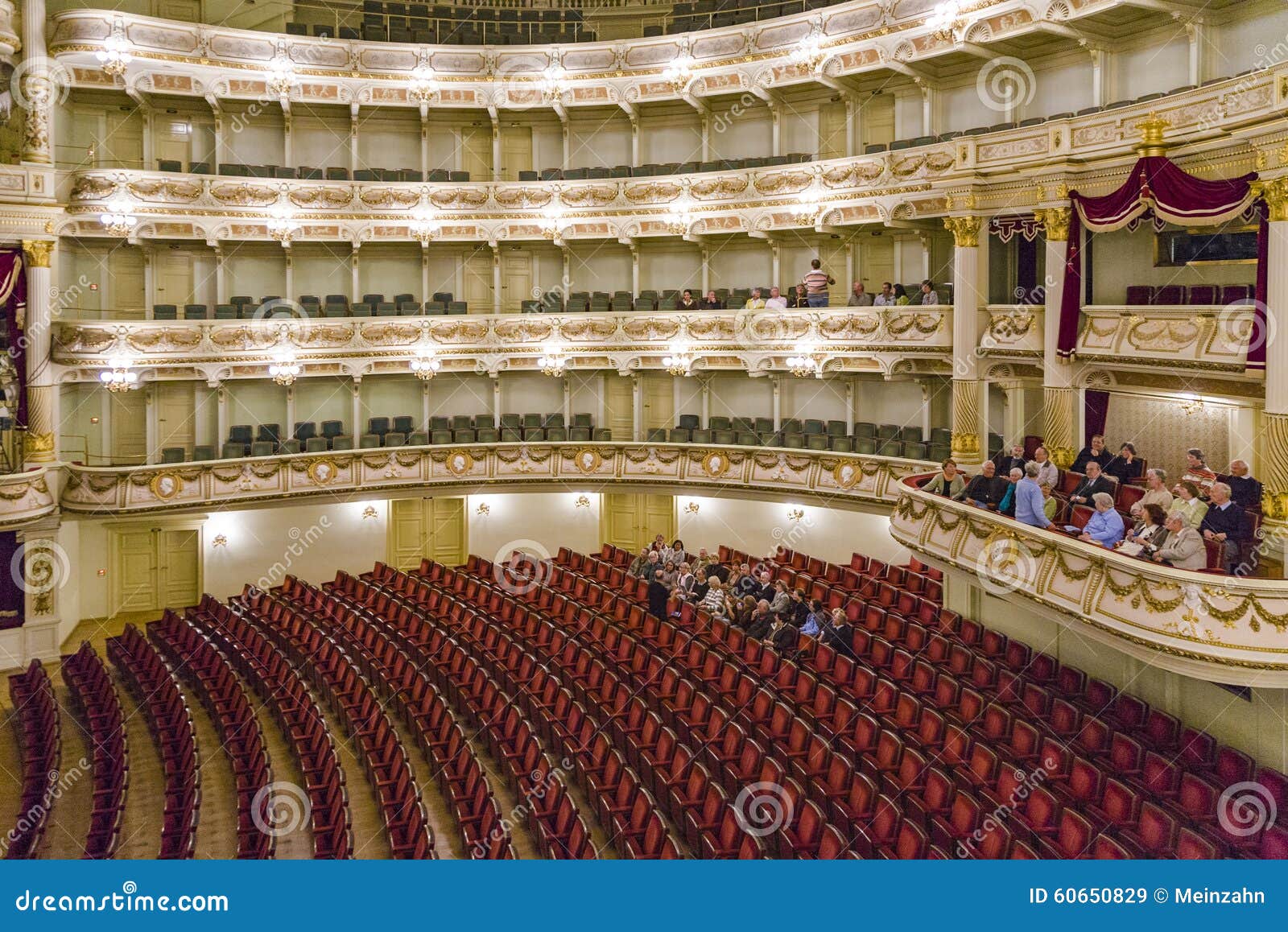 Leutebesuch Semper-Oper Von Innen Redaktionelles Stockbild - Bild von ...