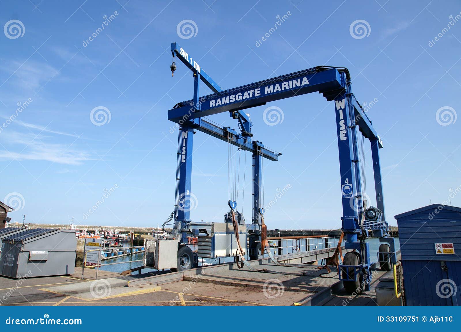 Levantador De La Dique Seco Foto editorial - Imagen de barco, agua ...