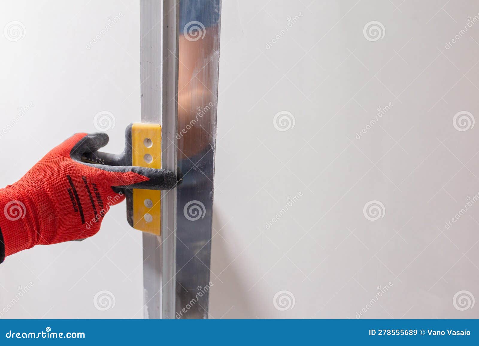 Leveling the Walls with White Putty Stock Image - Image of hands, house ...
