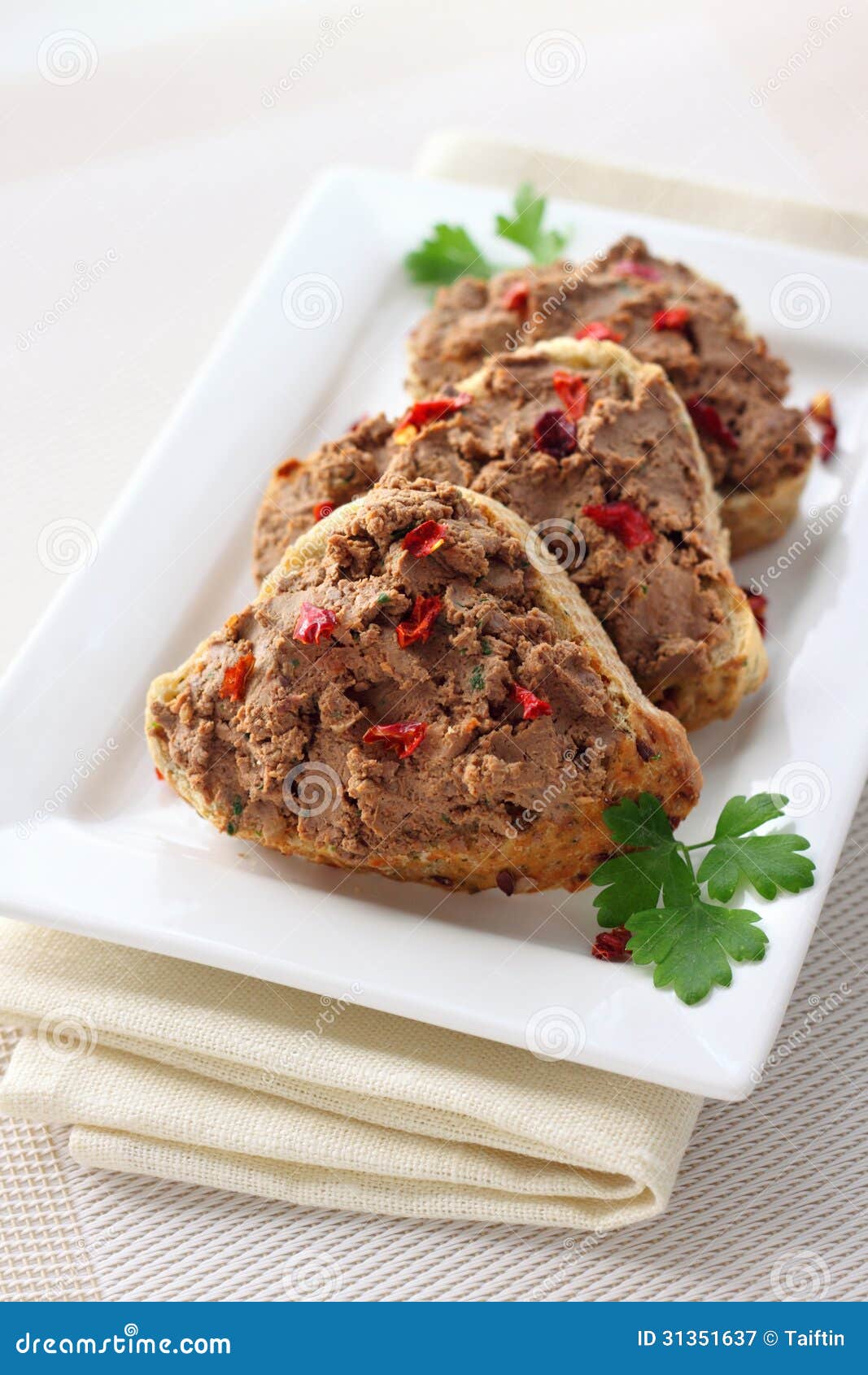 Leverpastei met paprika stock afbeelding. Image of plakken - 31351637