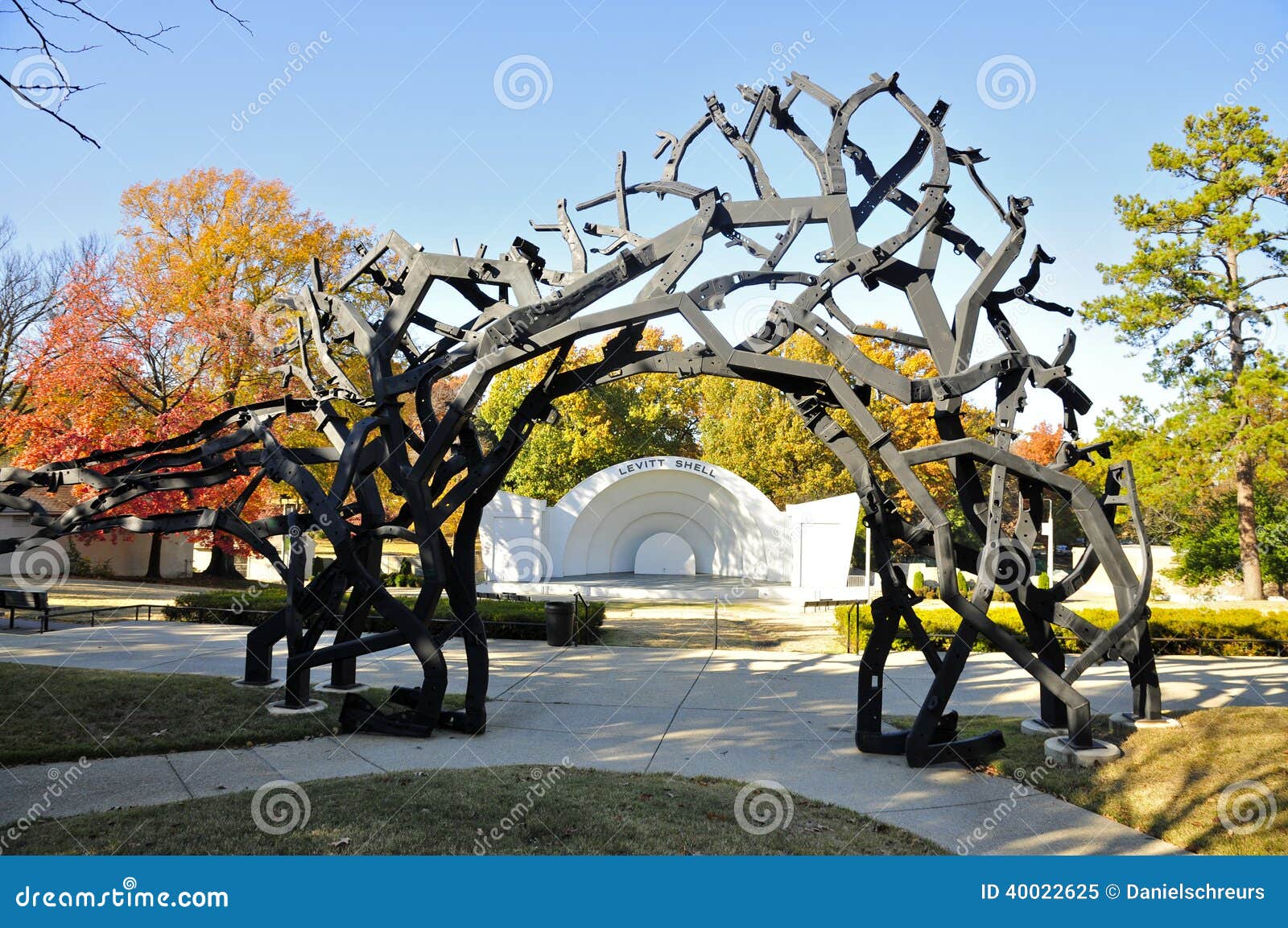 Levitt Shell and Car Body Shell Artwork, Memphis Editorial Image ...