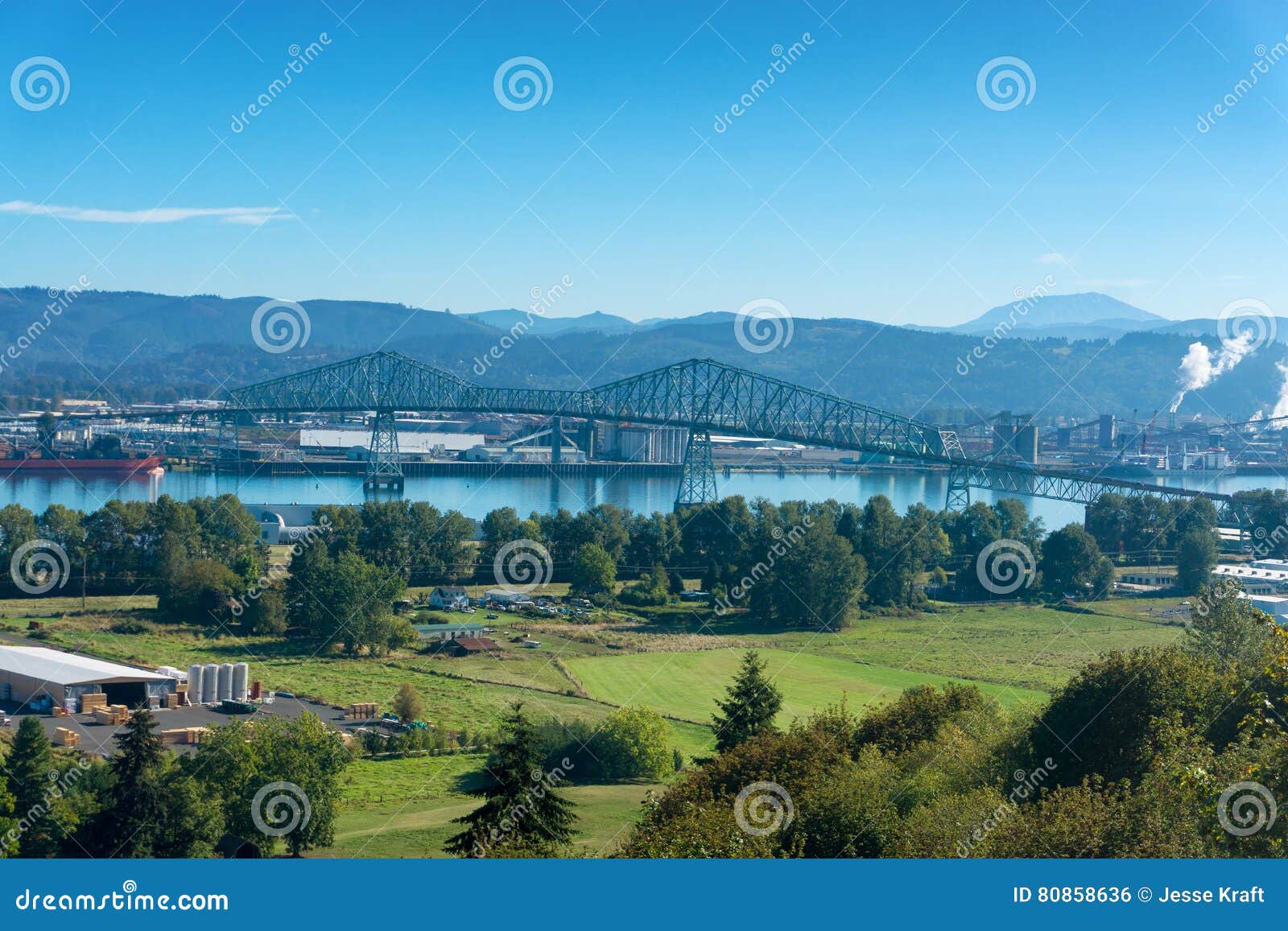 Lewis e Clark Bridge foto de stock. Imagem de montagem - 80858636