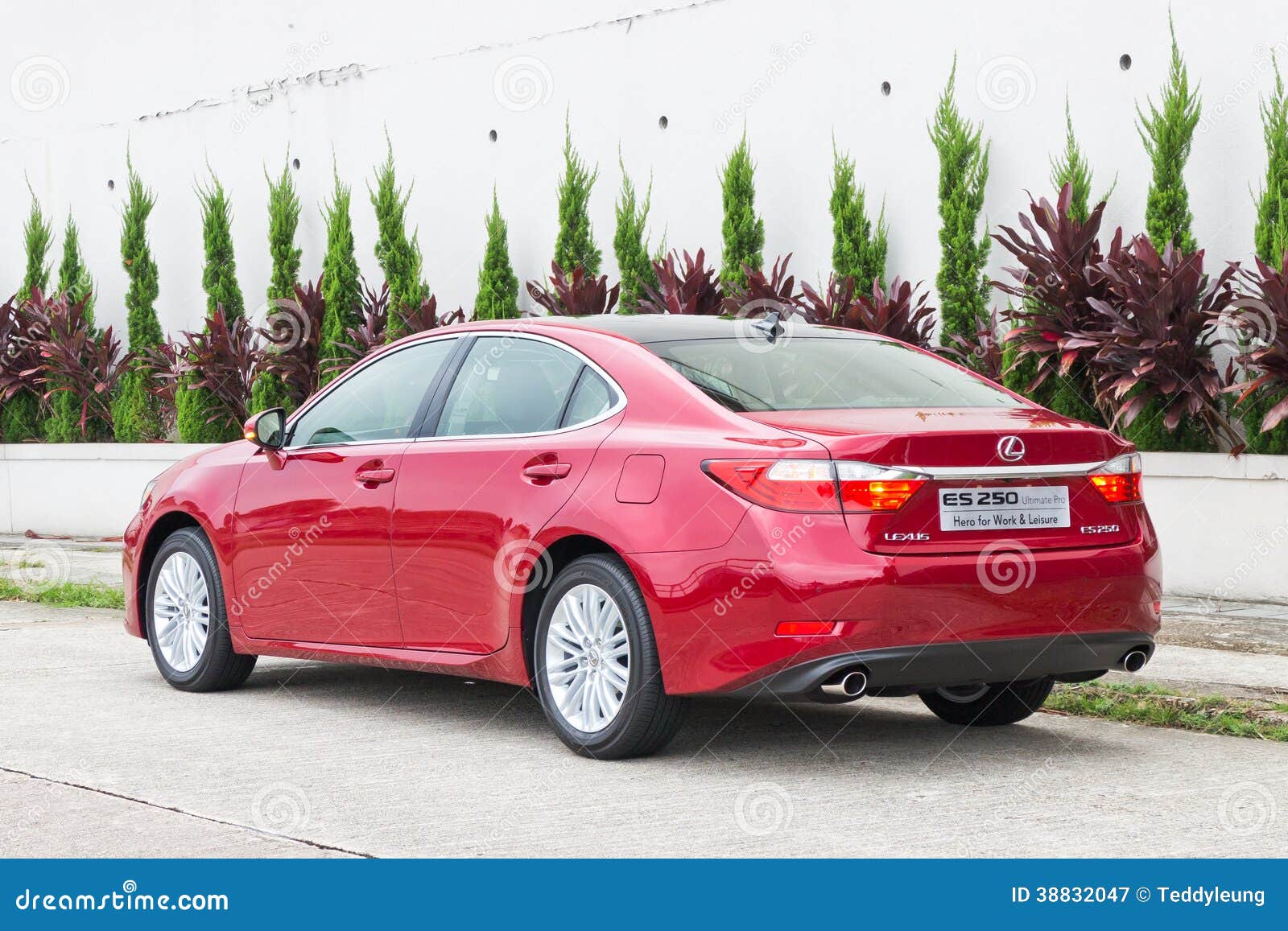 Lexus ES 250 Sedan 2013 Model Editorial Photography - Image of sedan ...