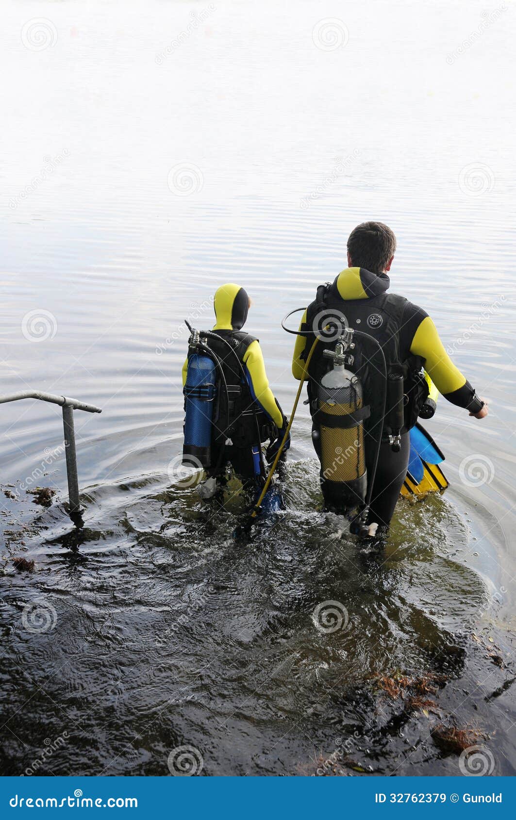 Lezione Di Immersione Subacquea Immagine Stock - Immagine di persona ...