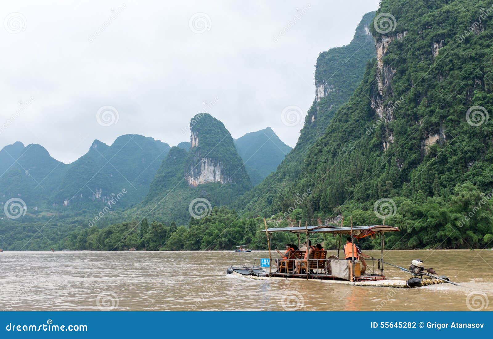 Li river boat trip, China editorial photography. Image of tourists ...