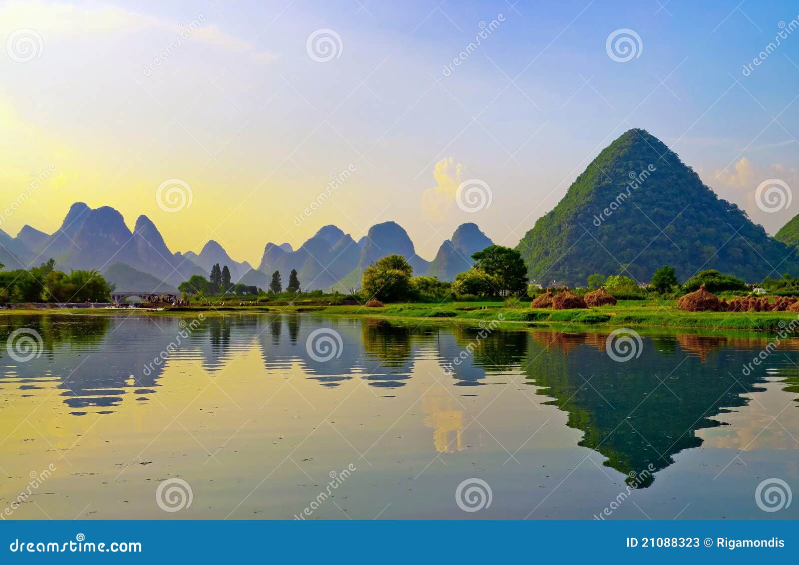 Li River in Yangshuo stock image. Image of trip, summer - 21088323