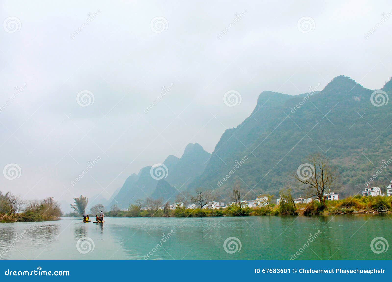 Li River in Yangshuo, Guilin, China Stock Afbeelding - Image of groen ...