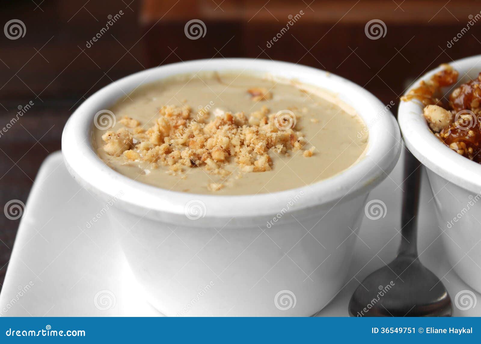 Libanesisk Efterrätt - Melass, Tahina & Muttrar Fotografering för ...