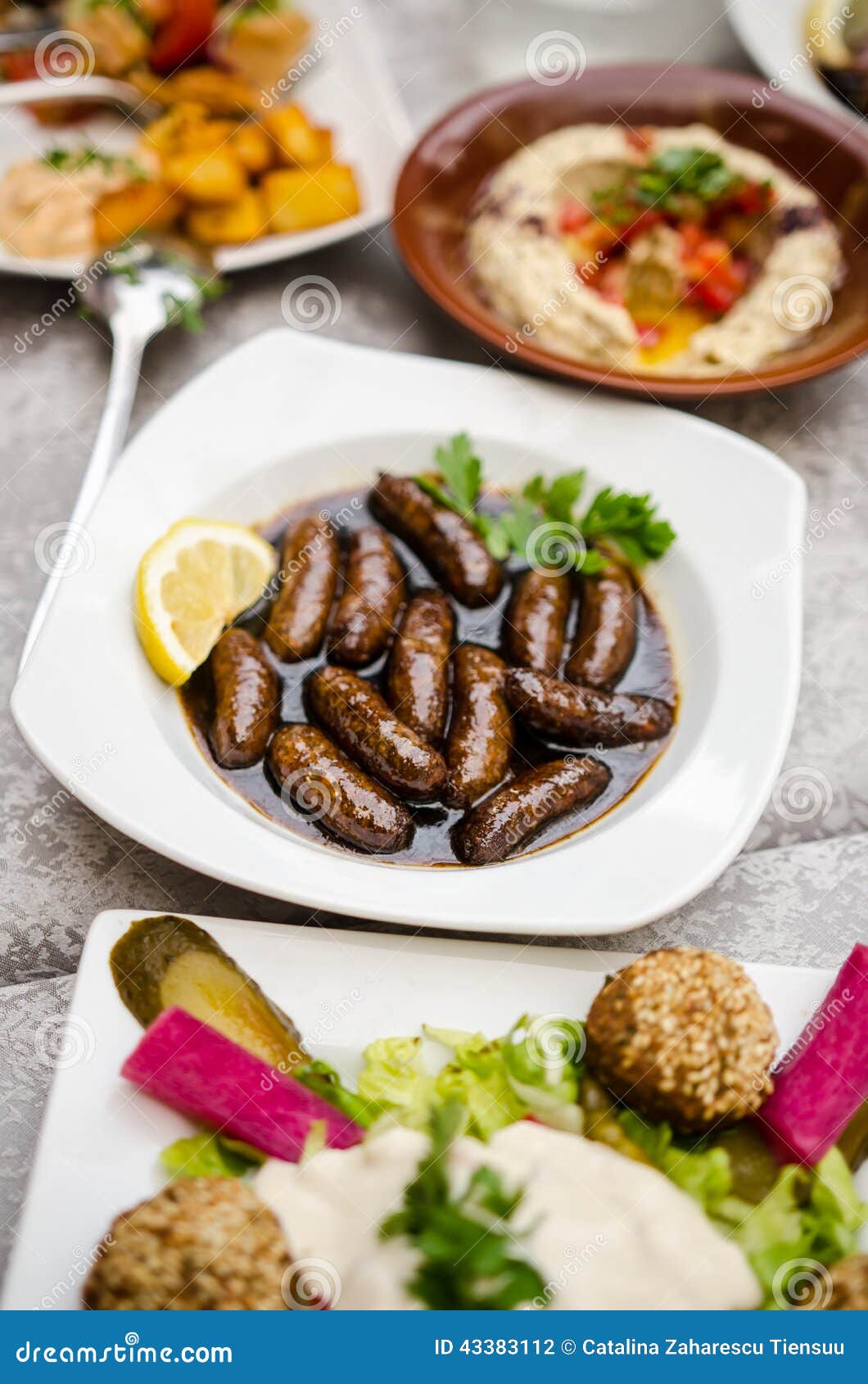 Libanesisk Mat På Restaurangen Arkivfoto - Bild av citronsaft, arab ...