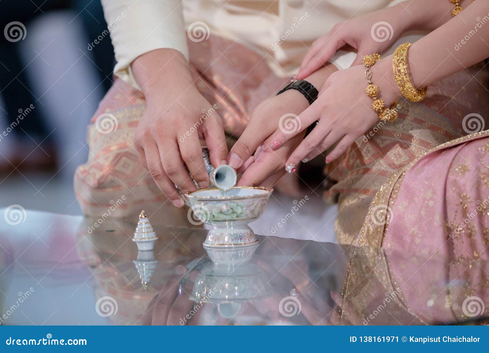Libation, Thai Engagement, Pour Water in Thai Wedding, Pouring Water in ...