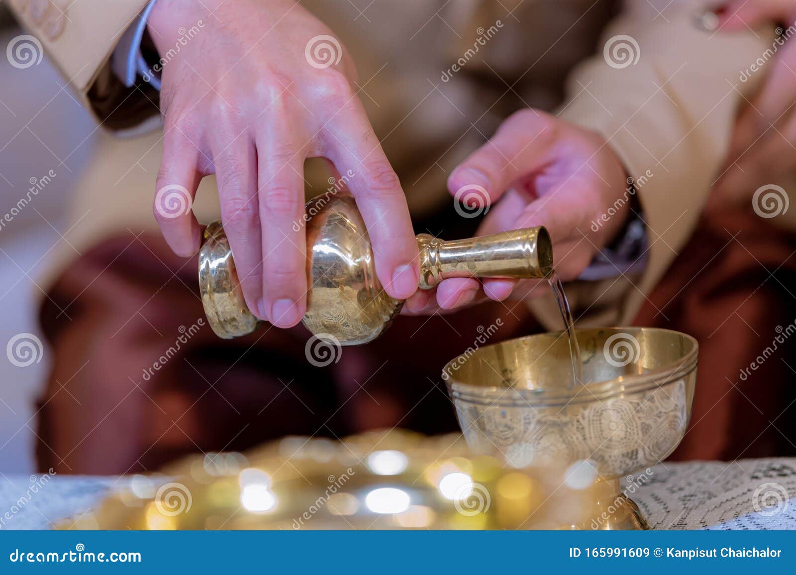 Libation, Thai Engagement, Pour Water in Thai Wedding, Pouring Water in ...
