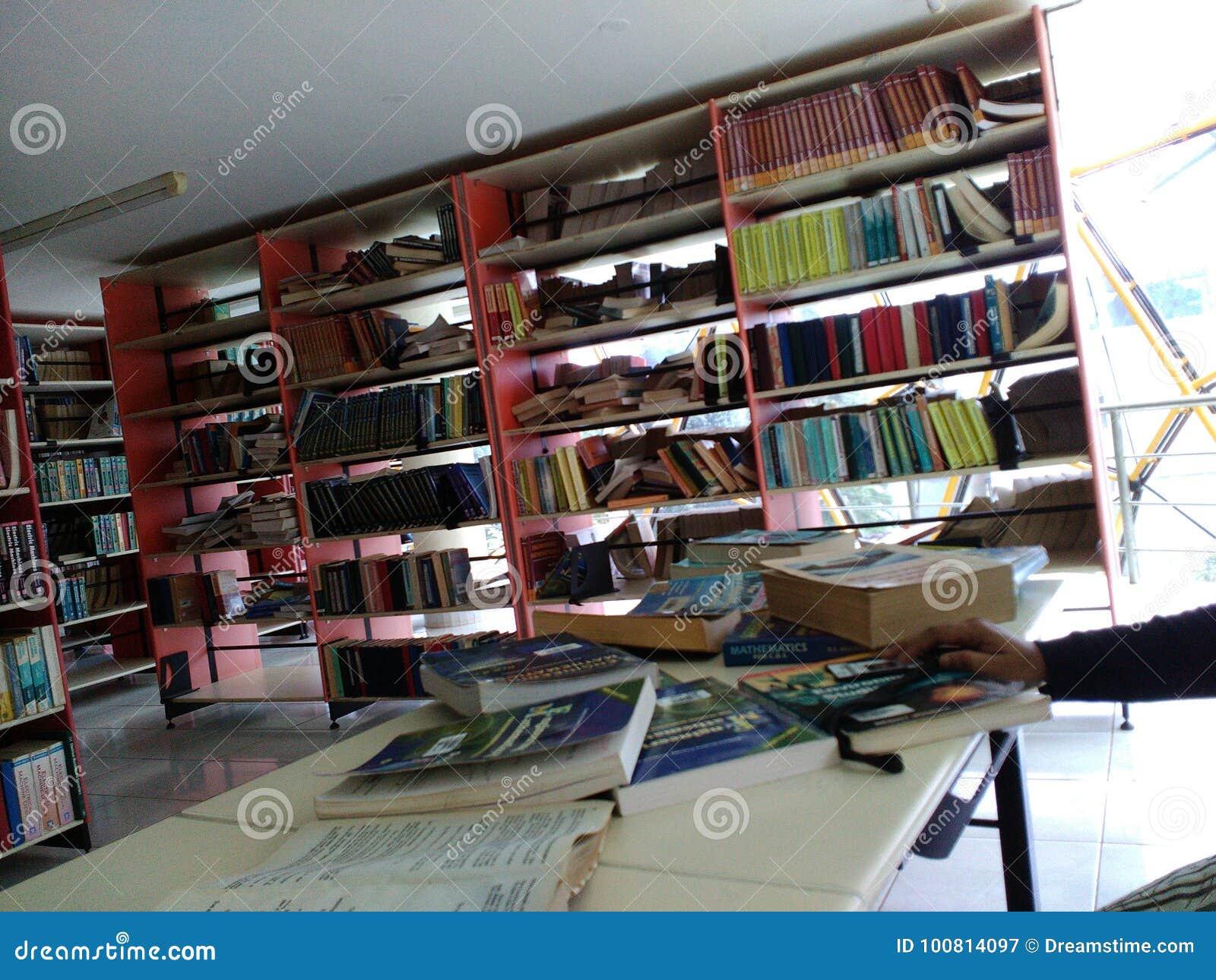 Library editorial photography. Image of busy, studies - 100814097