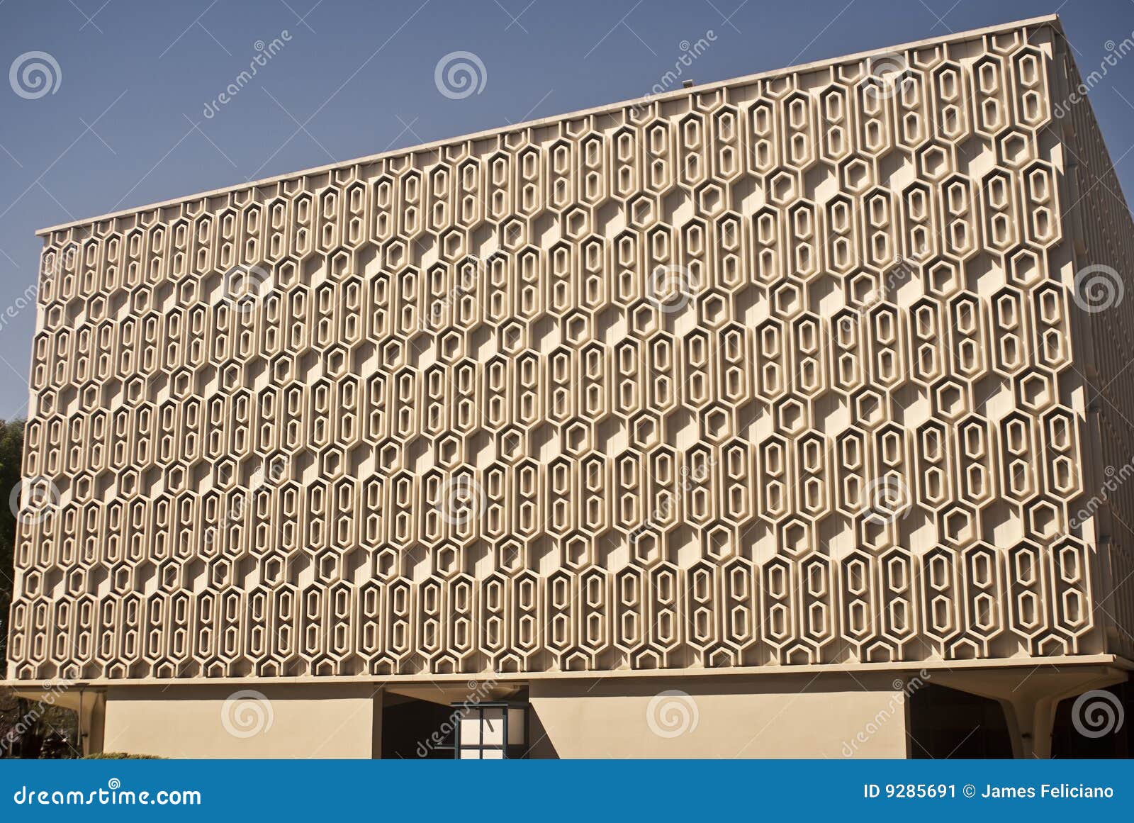 Library at Cal State Fullerton Stock Image - Image of university ...