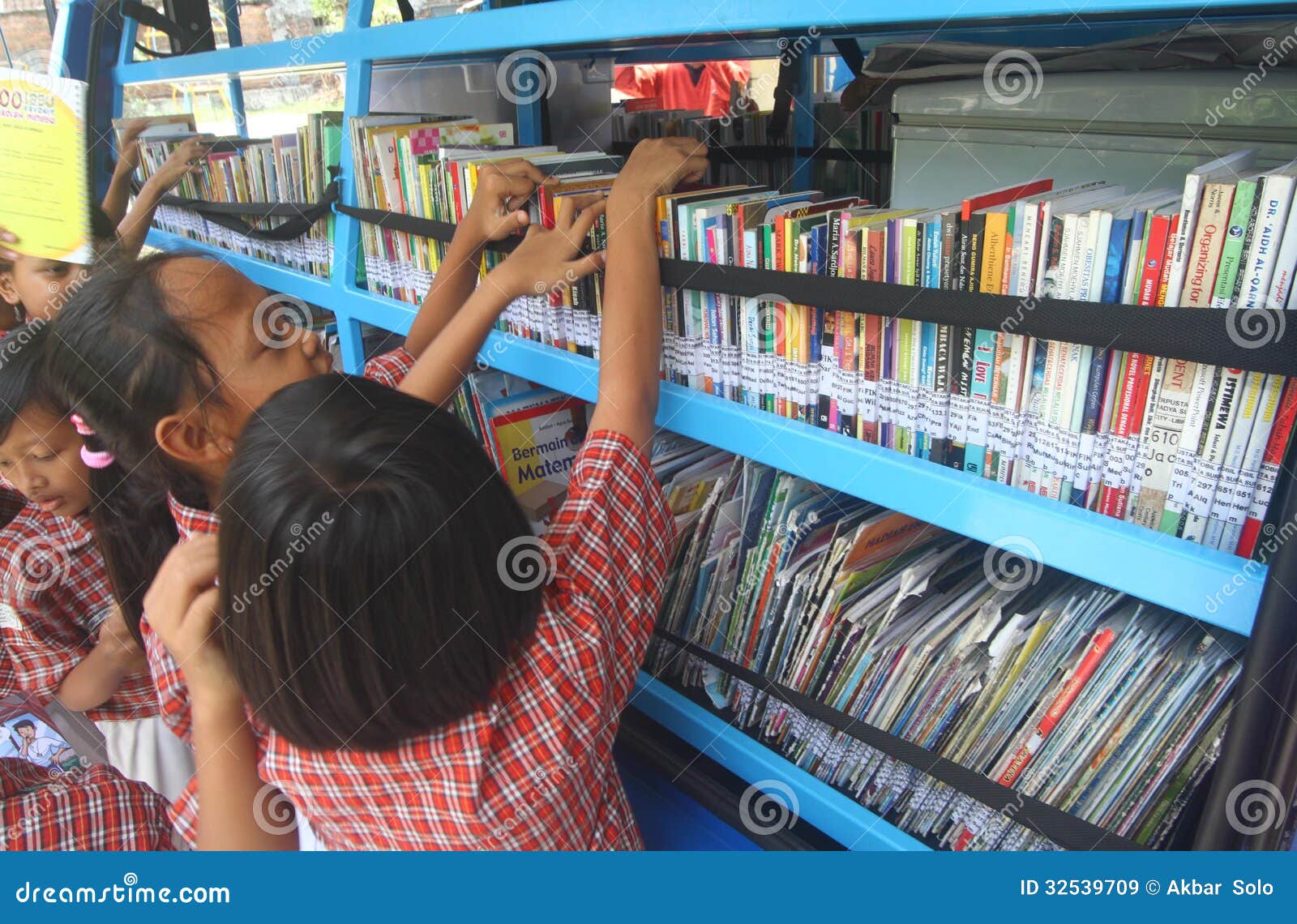Library car editorial stock image. Image of institution - 32539709