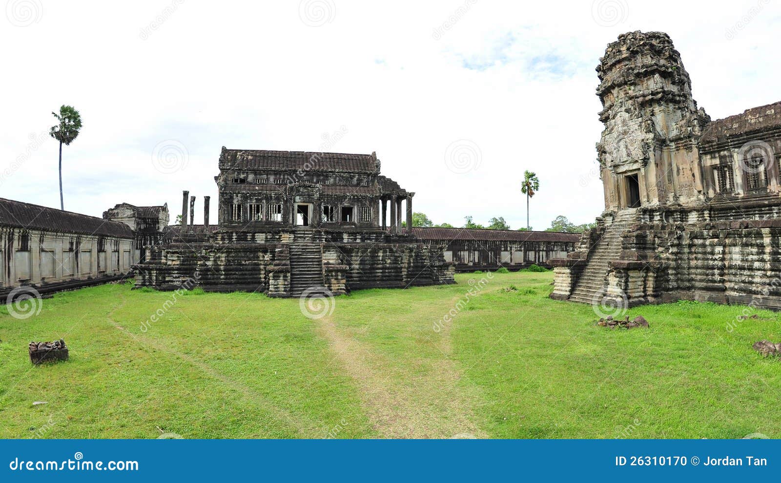 Library and Courtyard of Angkor Wat Temple Stock Photo - Image of reap ...