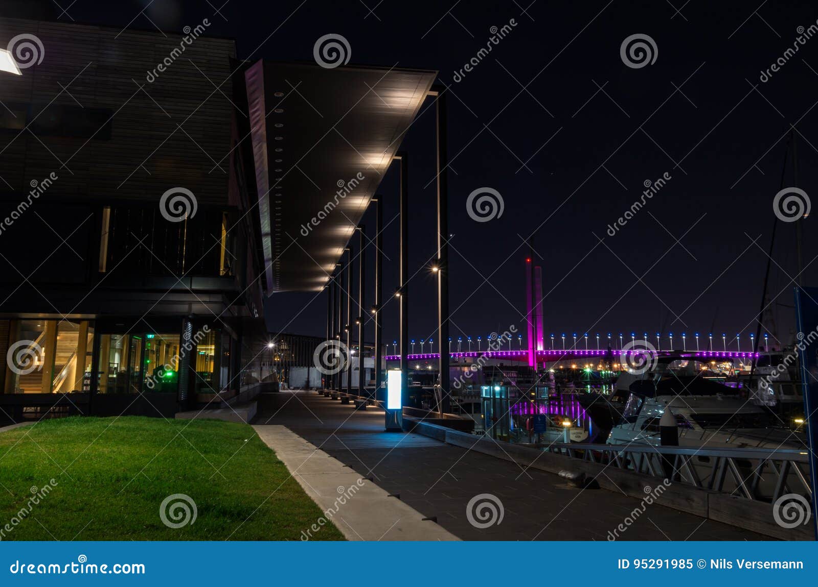 Library at the Docks and Bolte Bridge at Melbourne Docklands Editorial ...