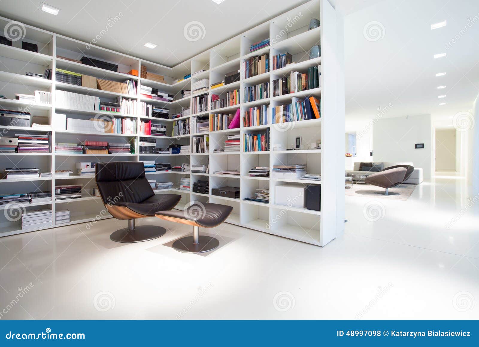 Library Inside Expensive, Modern Residence Stock Photo - Image of ...