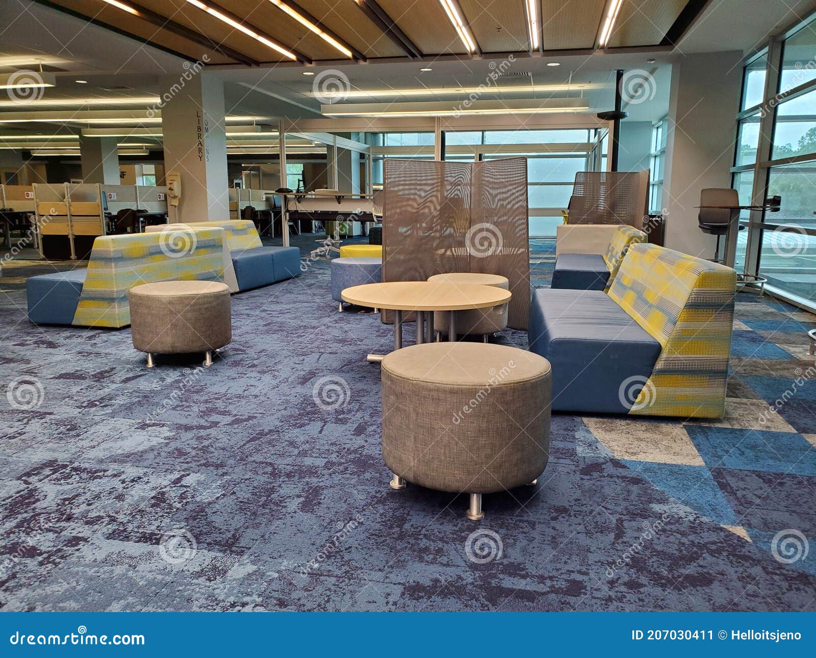 Library sitting area editorial photo. Image of wood - 207030411