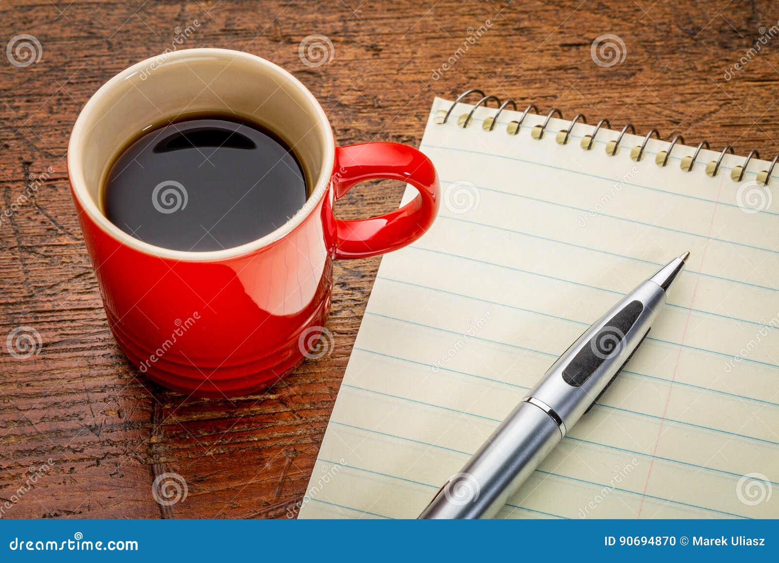 Libreta Con La Pluma Y El Café Foto de archivo - Imagen de café, fuente ...