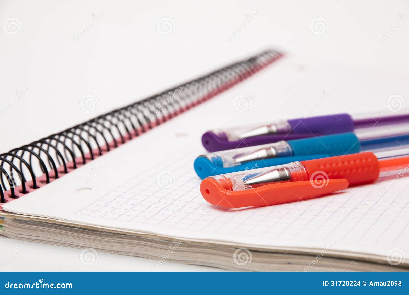Libreta Con Las Plumas Para Las Notas Foto de archivo - Imagen de ...