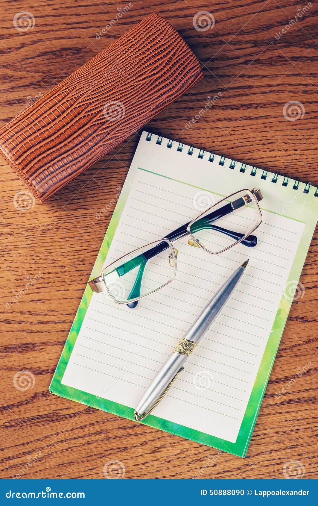 Libreta en la tabla foto de archivo. Imagen de papeleo - 50888090