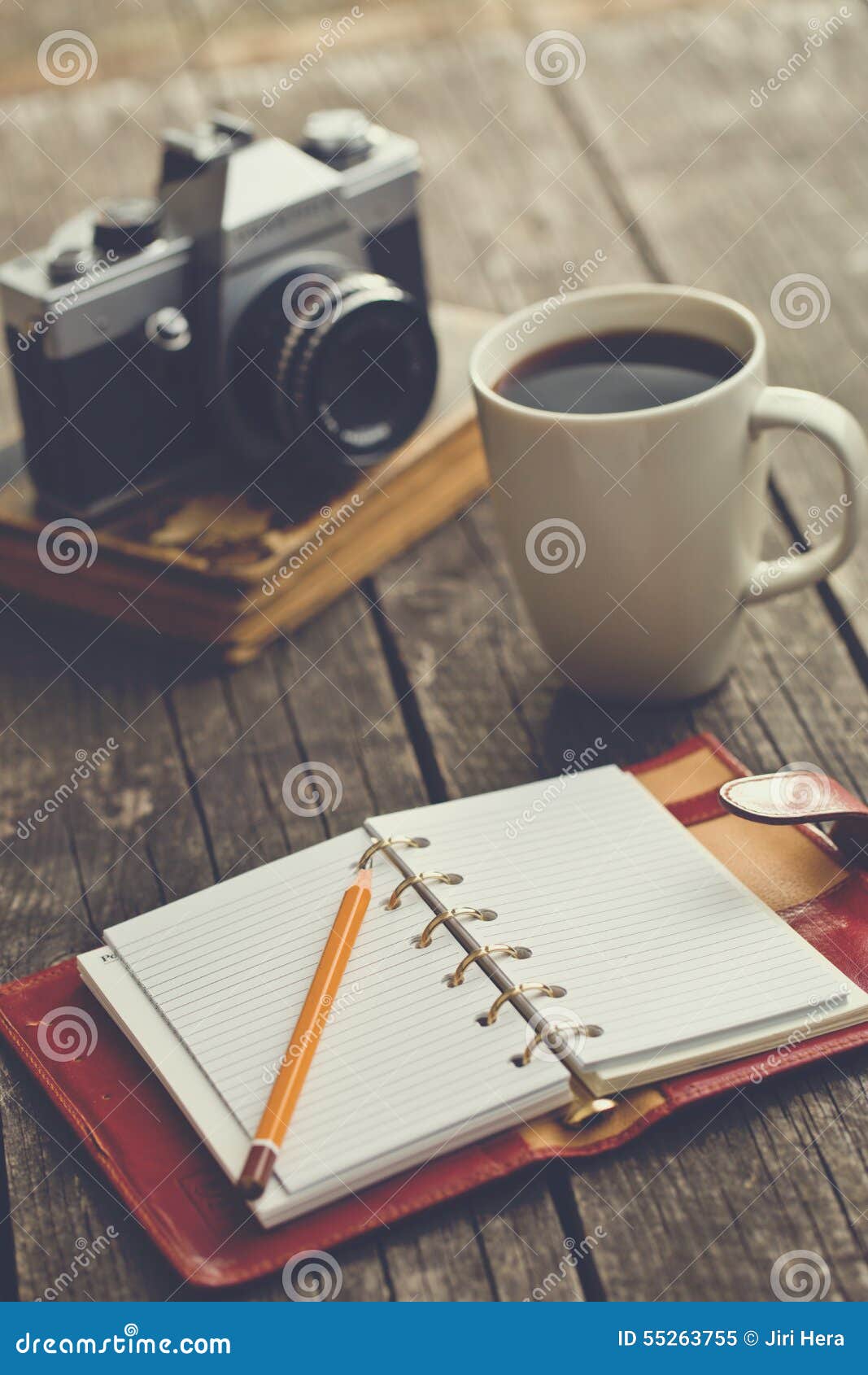 Libreta Y Lápiz Del Vintage Imagen de archivo - Imagen de viejo, papel ...