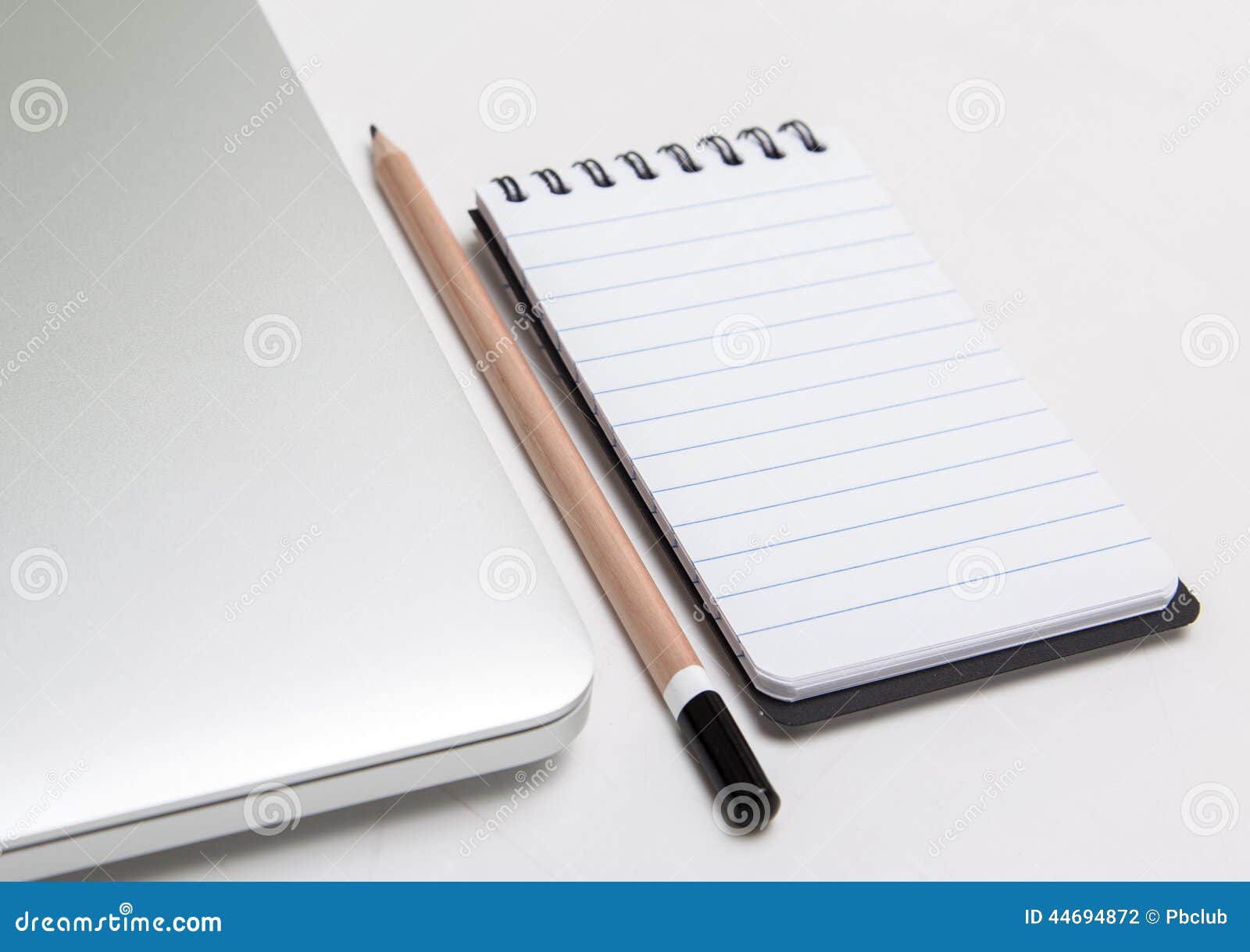 Libreta y pluma foto de archivo. Imagen de ordenador - 44694872