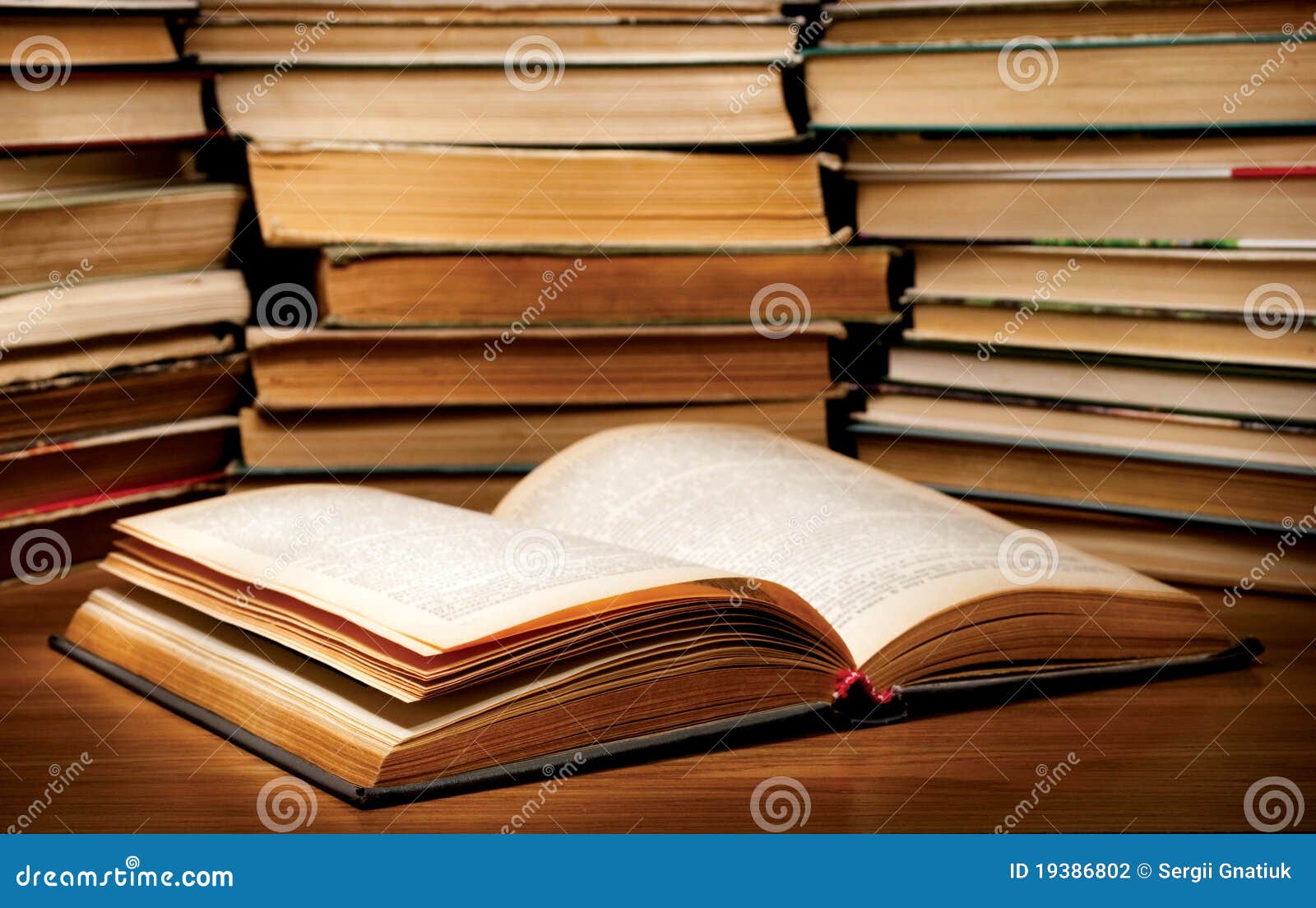 Libri fotografia stock. Immagine di antico, libreria - 19386802