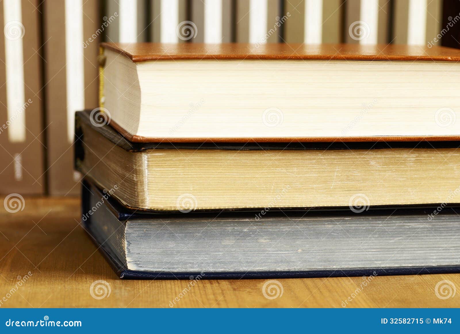 Libri immagine stock. Immagine di libro, libri, studiare - 32582715