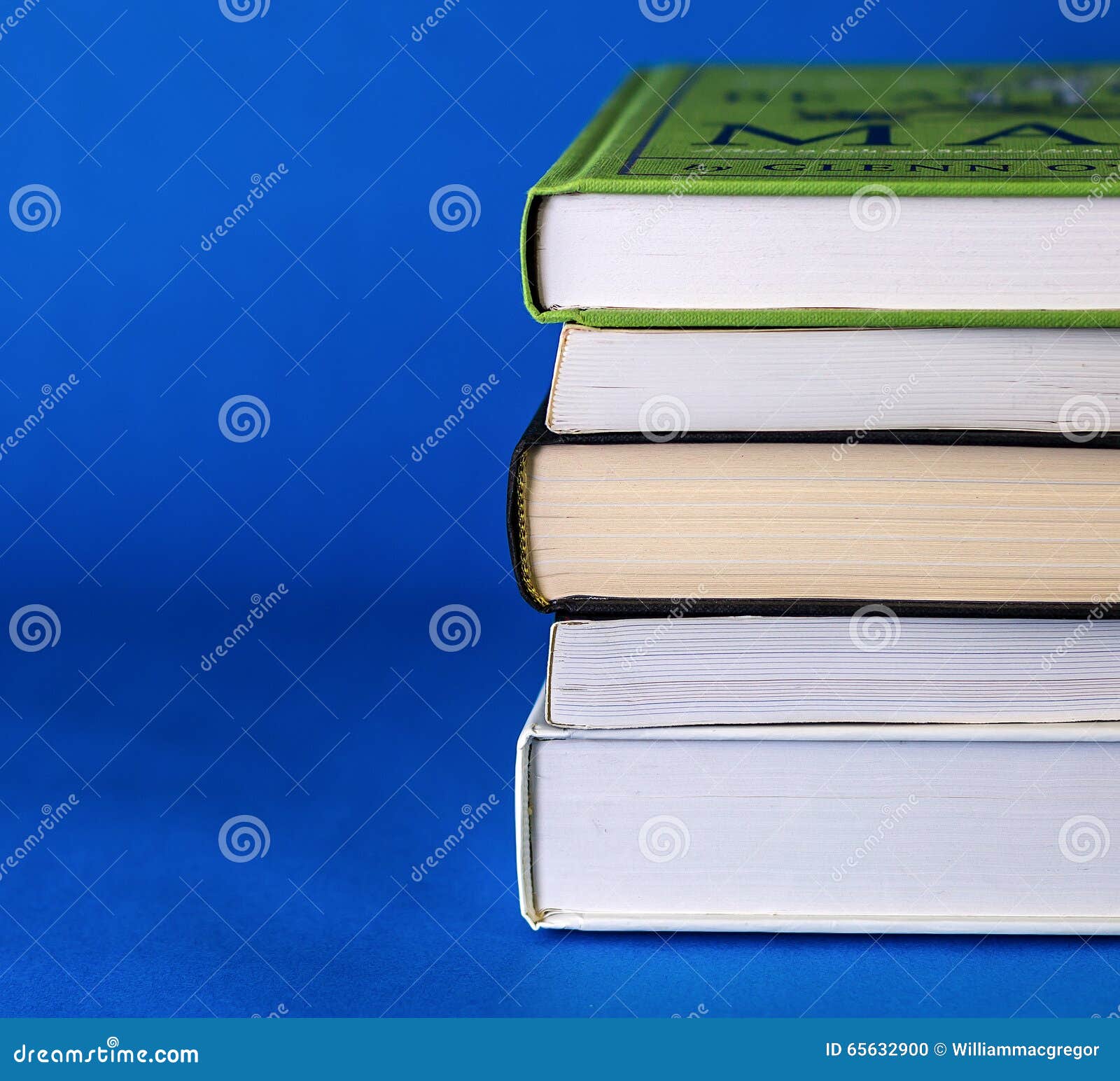 Libri fotografia stock. Immagine di lettura, accatastato - 65632900