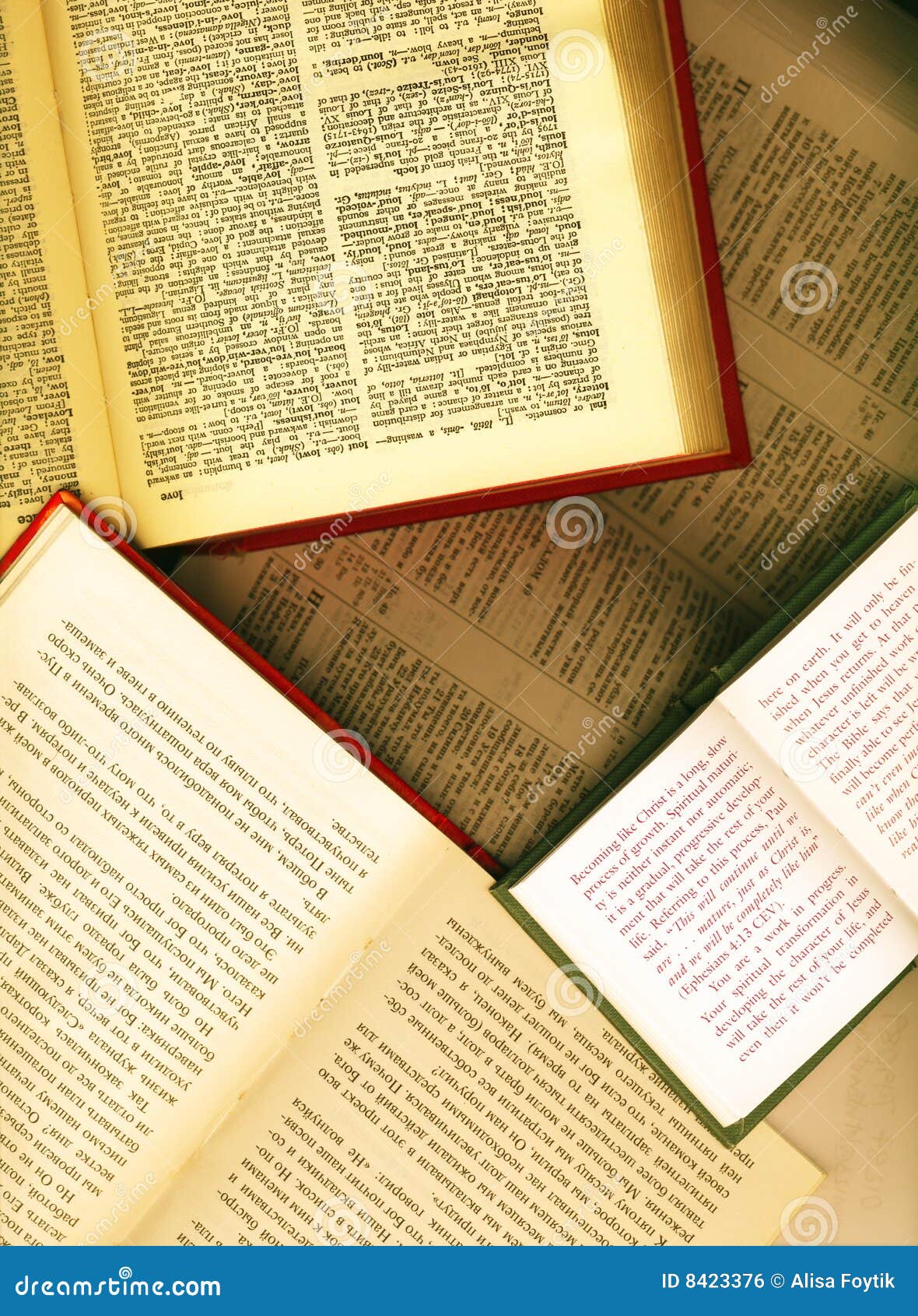 Libri aperti fotografia stock. Immagine di libreria, studio - 8423376