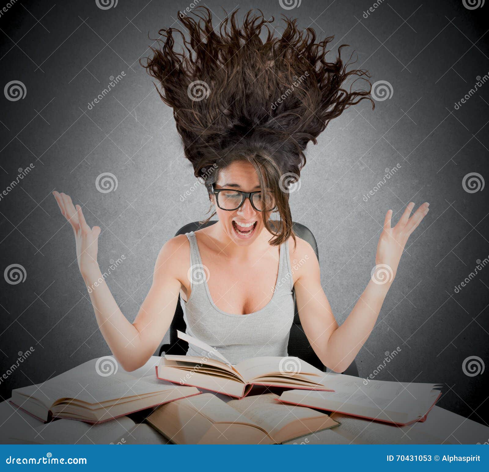 Libri di studio stressanti immagine stock. Immagine di aula - 70431053