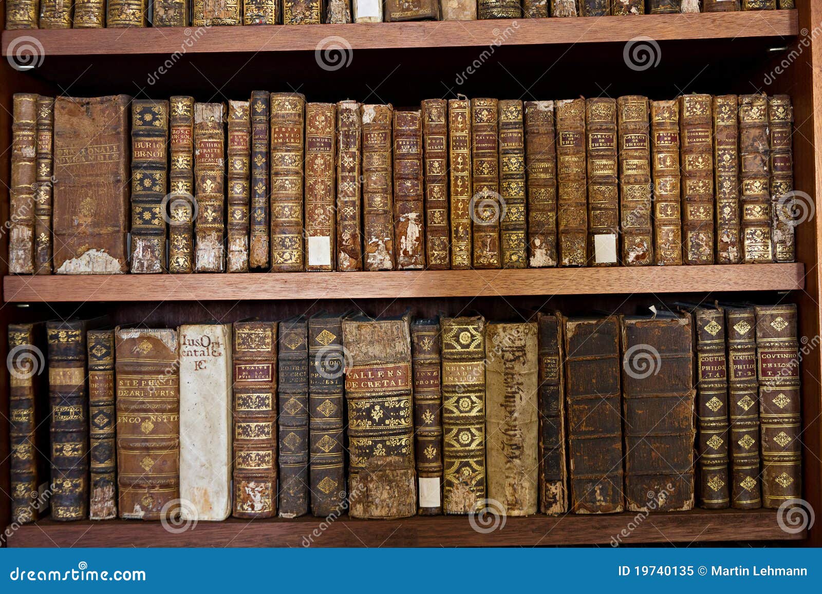 Libri storici rari immagine stock. Immagine di scuola - 19740135