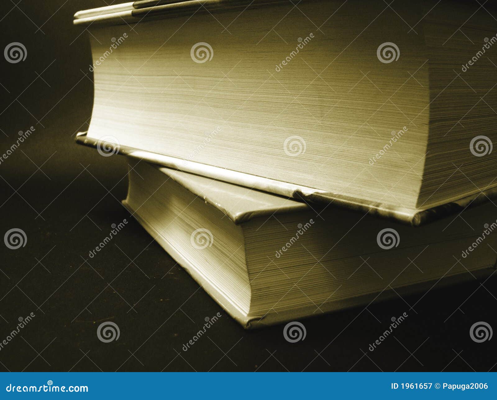 Libro 2 de la sepia imagen de archivo. Imagen de descubra - 1961657
