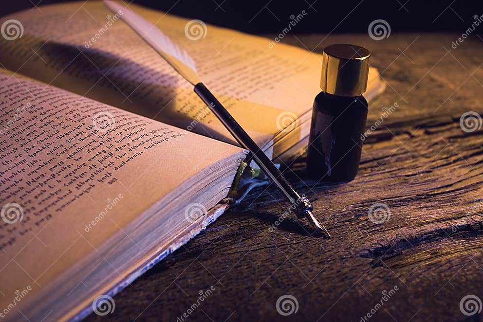 Libro Antico Con Penna E Calamaio Stock Image - Image of brown, inkpot ...