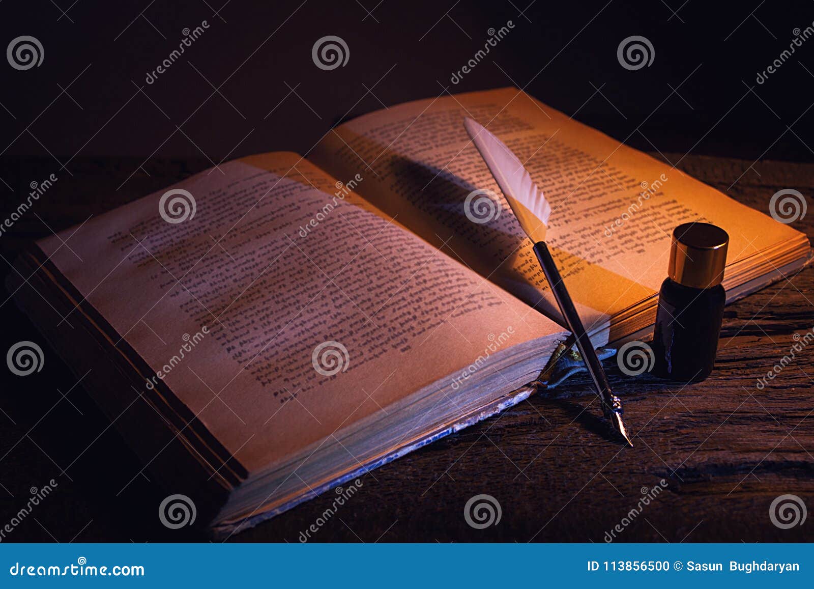 Libro Antico Con Penna E Calamaio Stock Photo - Image of inkpot, paper ...