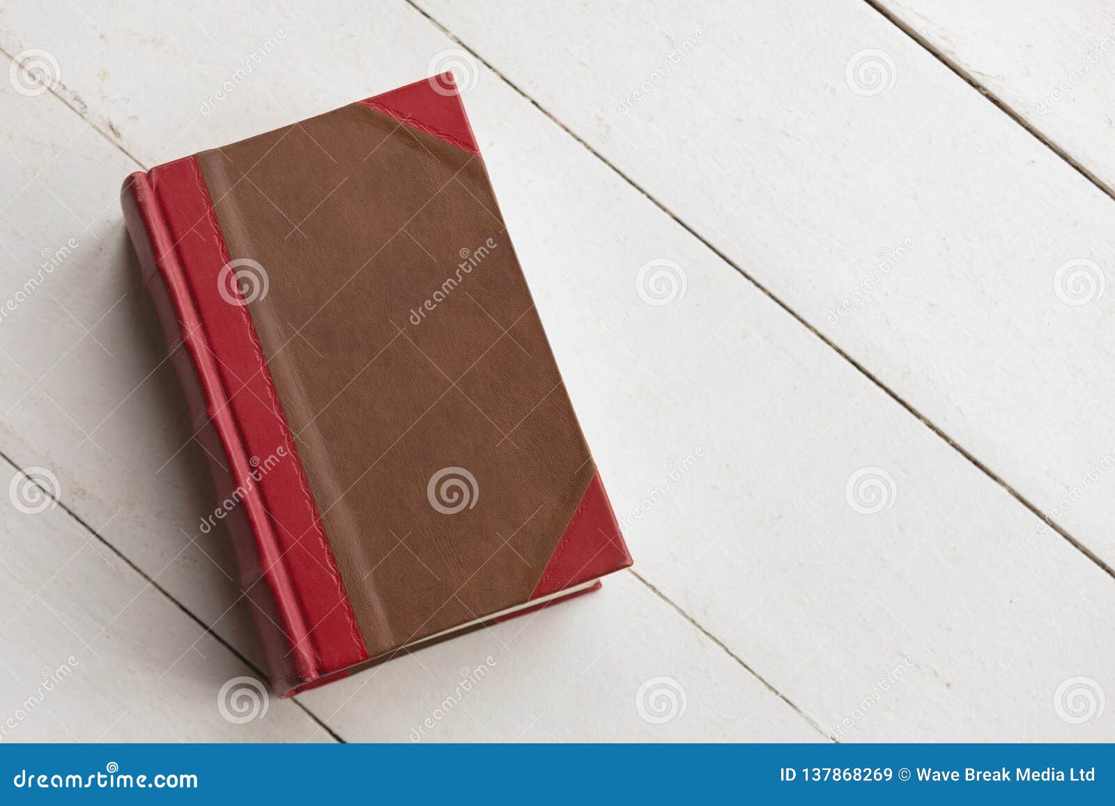 Libro cerrado imagen de archivo. Imagen de ausencia - 137868269
